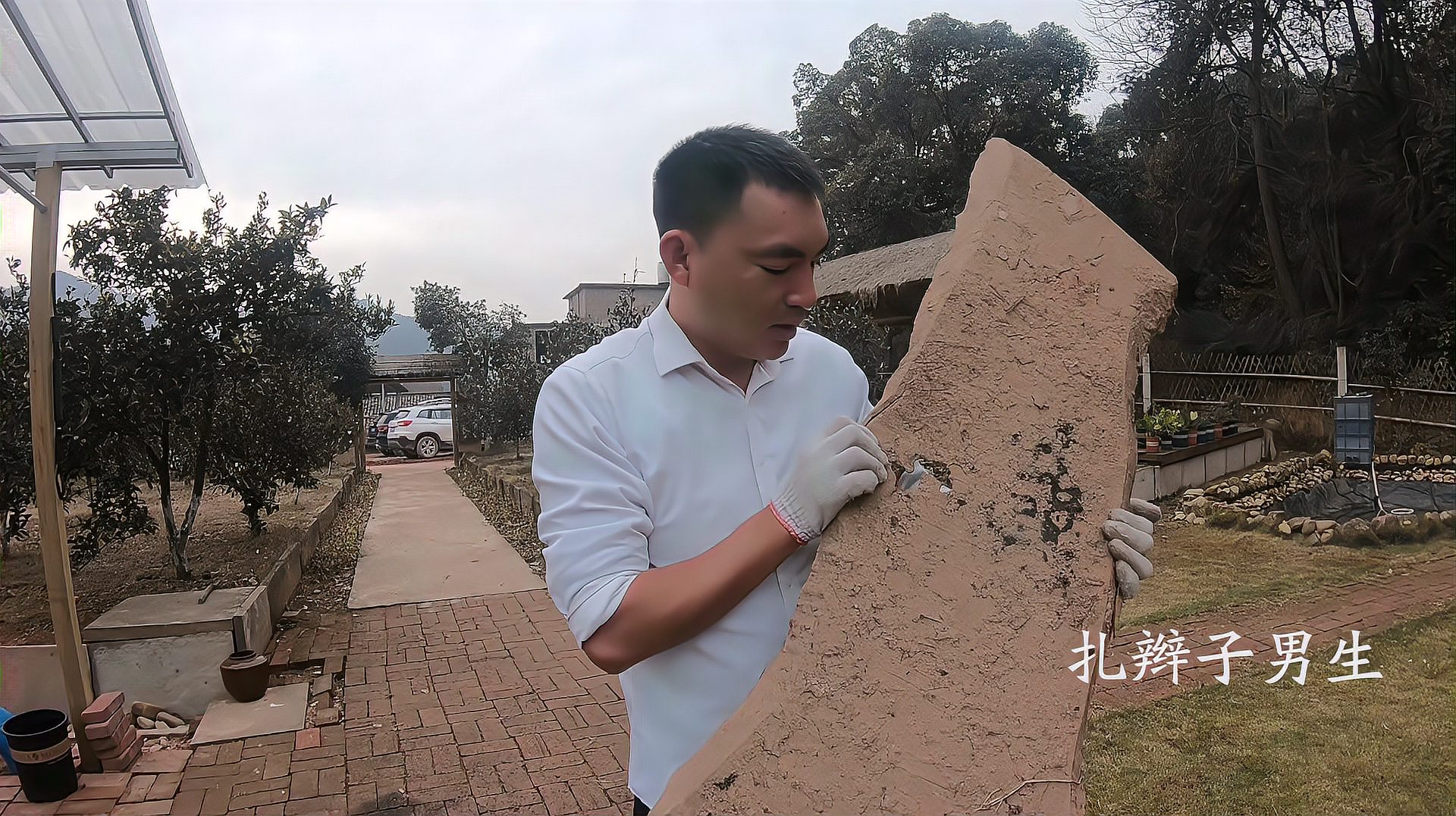 农村捡到一块废旧木板,可以做一个上好的菜板