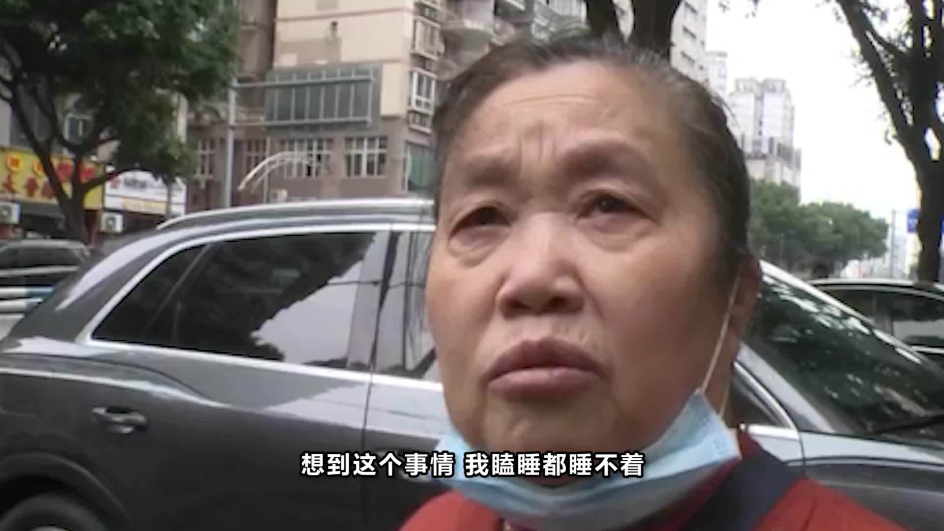 大娘参加赠纸活动,不料微信被封号:微信没了我会孤独终老