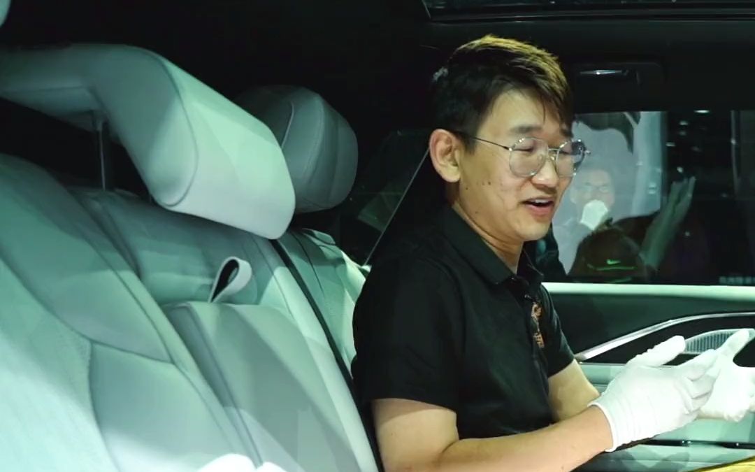 全新2022款红旗H9正式上市,增配不加价 低配买双色车身