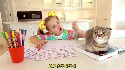 搞笑萌娃:戴安娜和罗曼在游戏中,能否与海底生物成为朋友呢?