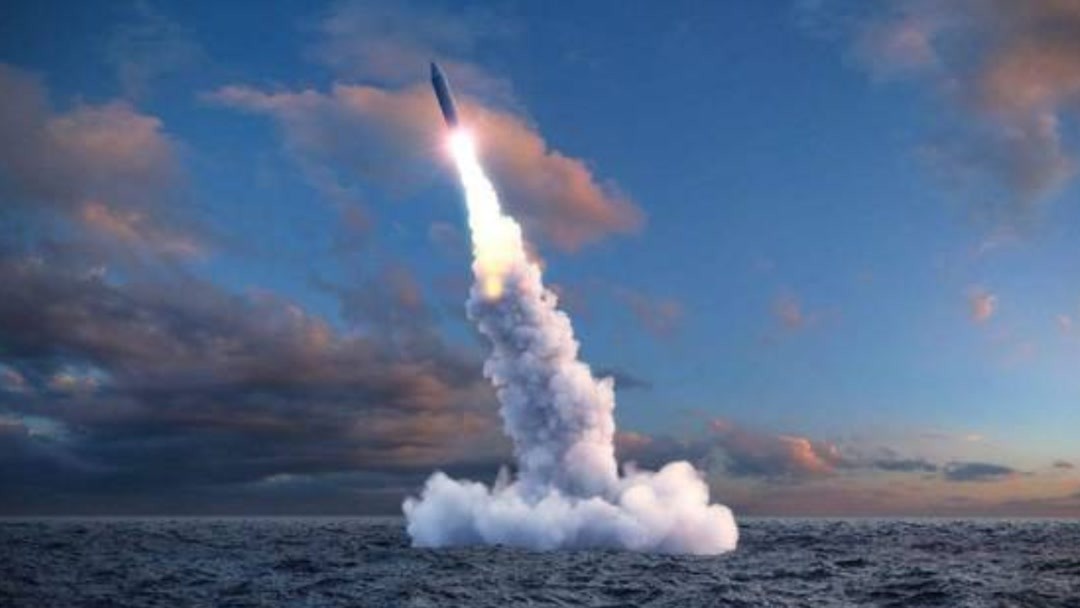 中国第一枚洲际导弹试射,弹头准确落位,溅起140多米高的巨浪