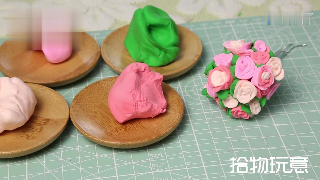 不容错过的粘土花制作教程,方法简单易学,摆在家里精致还漂亮