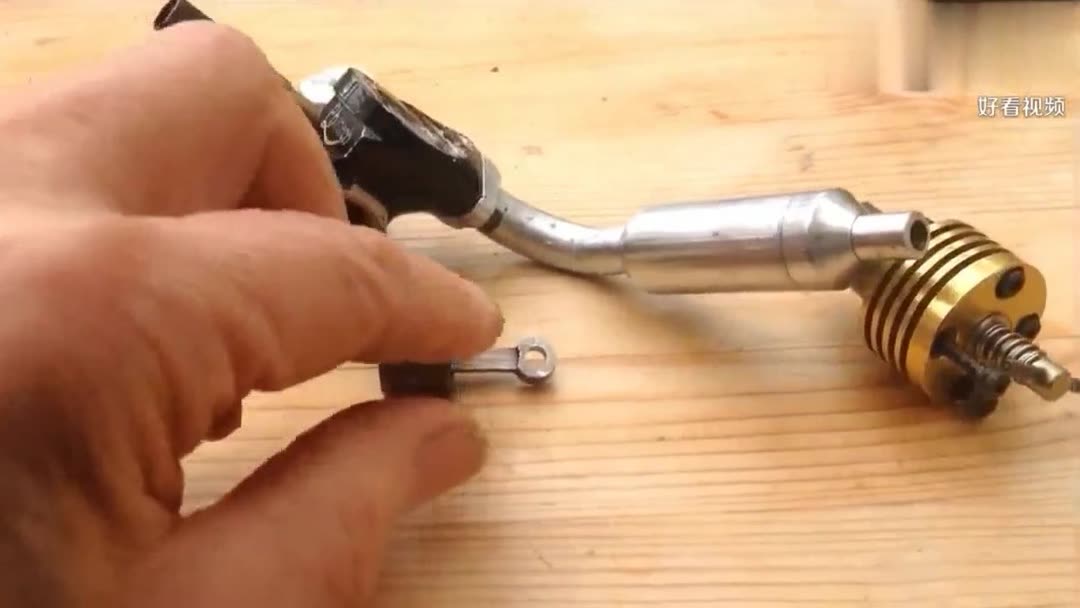 拆看小飞机1.5CC迷你发动机,结构简单,活塞只有花生米般大小