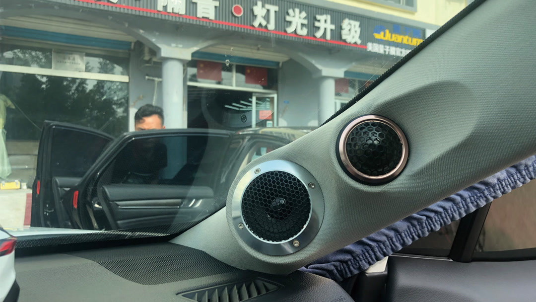 莒县车道音响改装丰田荣放三分频A柱倒模隔音降噪