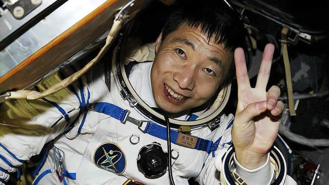 杨利伟在太空听到“敲门声”,十几年后谜底揭开,专家:另有隐情