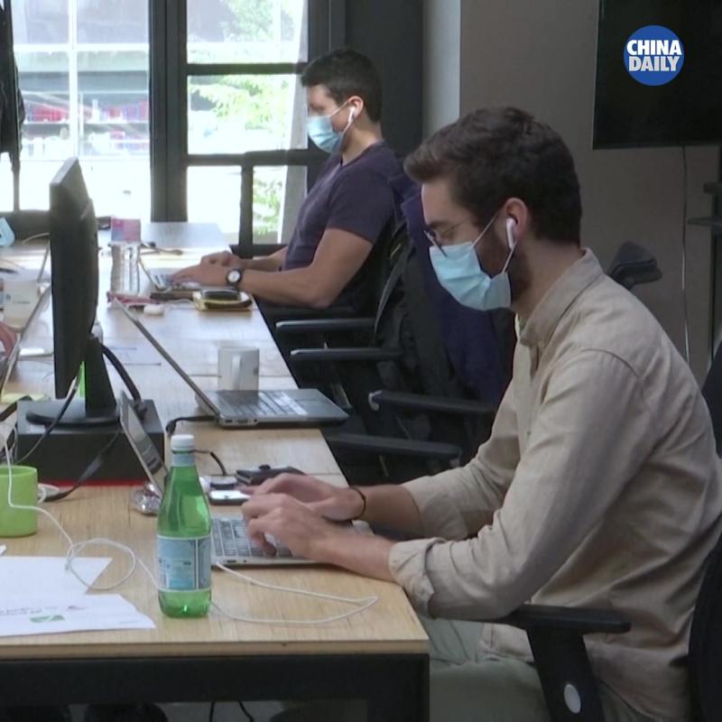 #世卫称全球百分之十人口感染新冠#法国政府周一宣布巴黎将进入疫情...