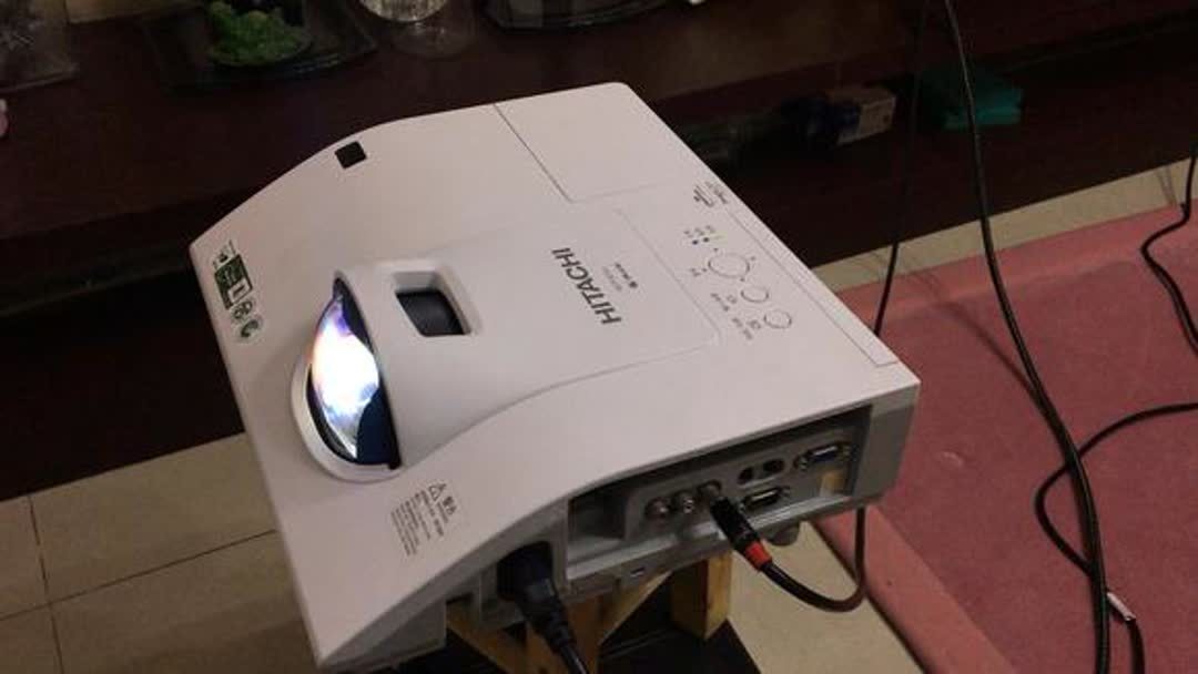 极品日立K33+双高清短焦投影仪投影机,灯泡才137小时