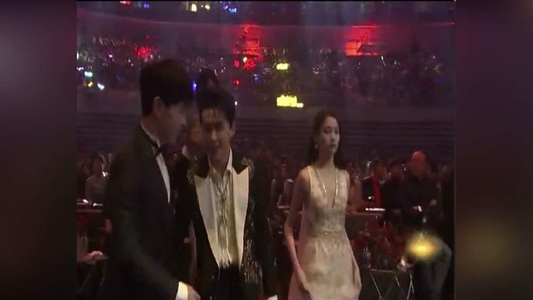 吴磊邓伦微博年度人气艺人,从台下一直热聊,关系超好了