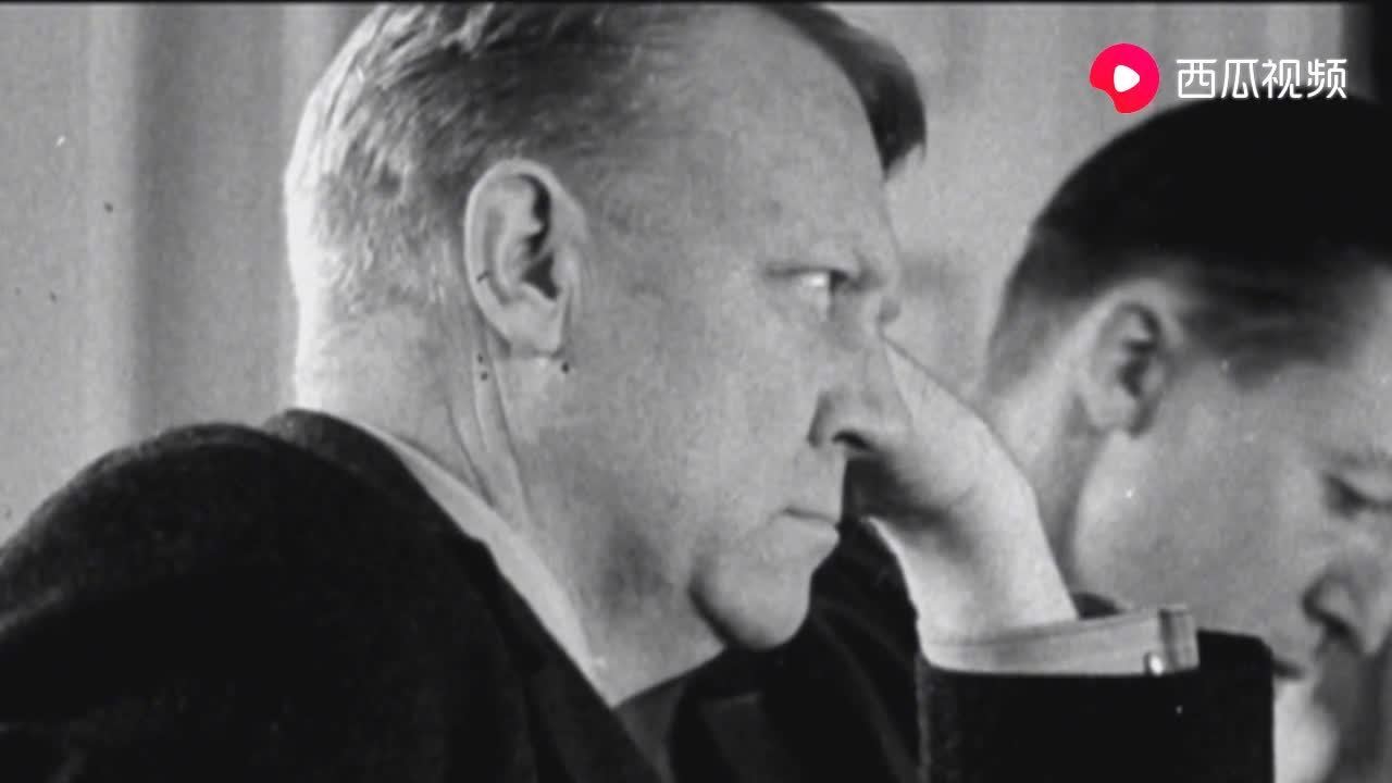 德国战败后,挪威首相遭到枪决,珍贵影像记录