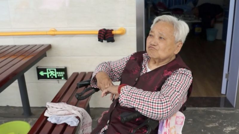 养老院推陪父母奖励:每天1小时每月免200元,半年无一人做到