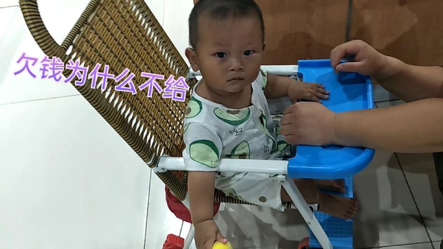 宝妈带宝宝去超市遇到老同事,同事说离职没给钱,为什么?
