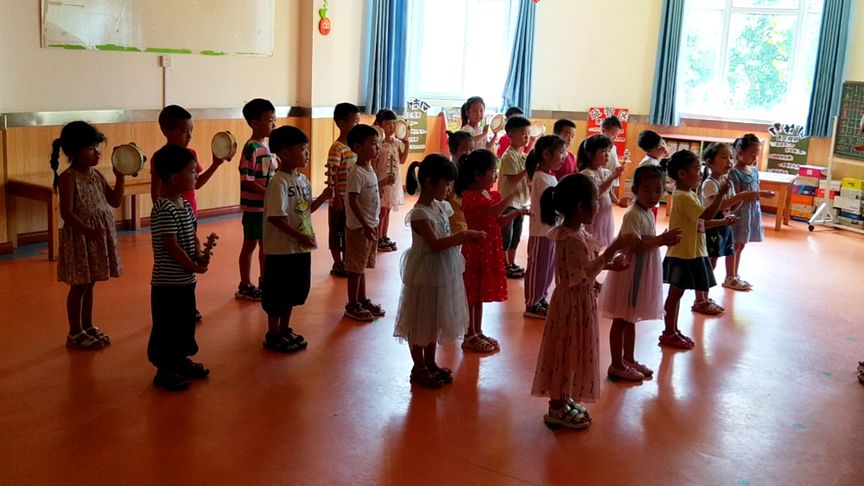 宝贝们表演花样古诗