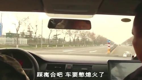 科目三教练4连叹,路口左转弯,车又双,憋熄火了...教练,我太难了