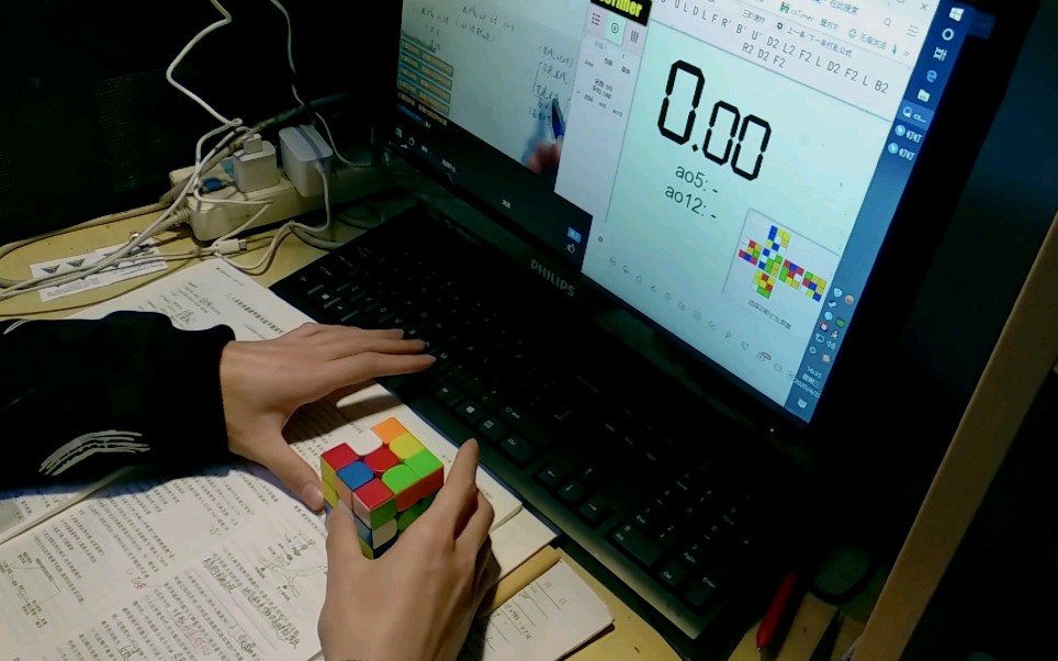 [魔方日常] 在物理网课上,探究魔方的圆周运动