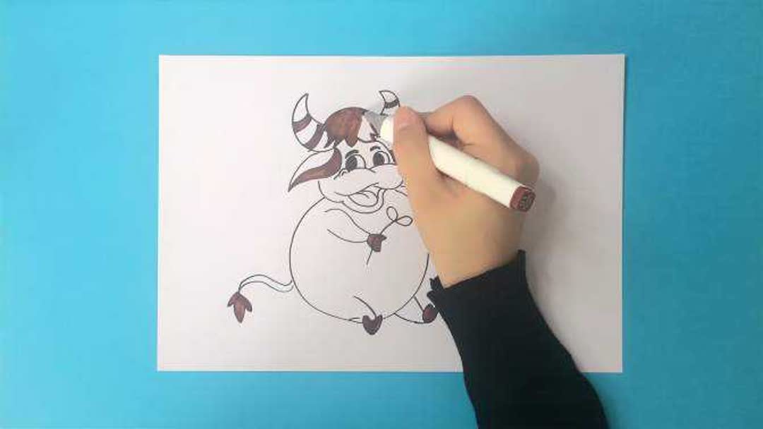 博卡简笔画:简笔画开课啦,今天教大家画牛,小朋友一起画画吧