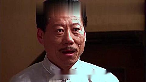 信管家被一个美人的背影给迷住了,上个楼梯都给摔下来了!8661