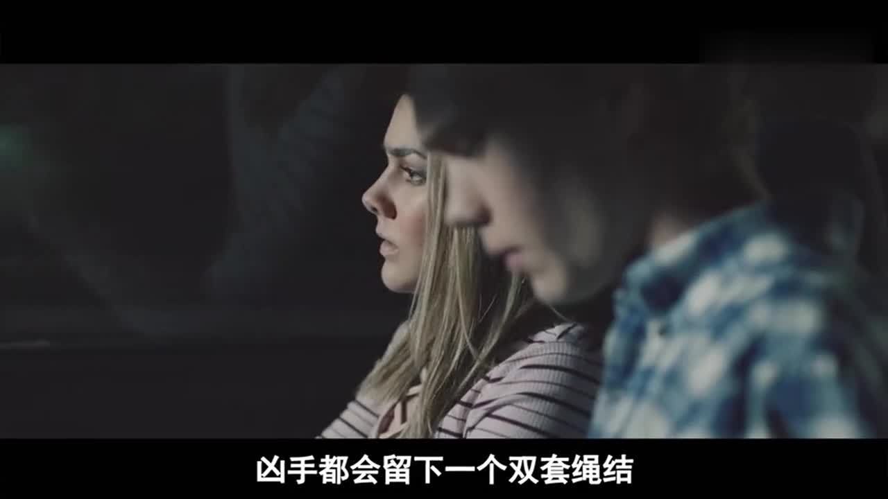美女和男友在车里约会,无意发现一张捆绑照片,吓得连滚带爬跑了