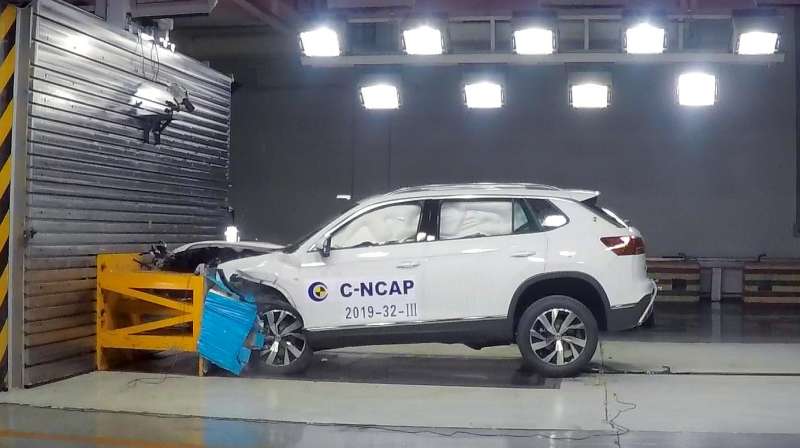 看看大众探岳以64公里时速正面40%偏置碰撞后会发生什么?