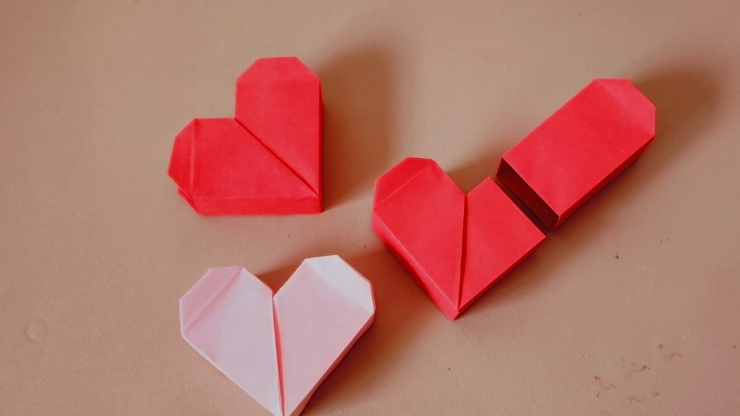 两张纸折爱心收纳盒,很精致,当礼物盒也很不错,简单好学