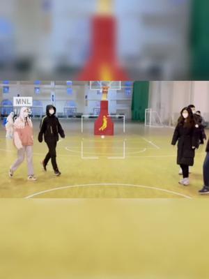 内蒙古大学满洲里学院学生会组织志愿者"火线出击",协助核酸检测工作。