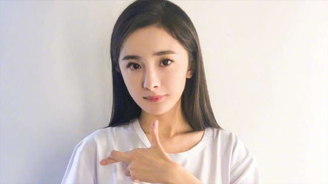 杨幂的撩汉技术有多强,采访时突然一句话,杨颖听到后无奈了!