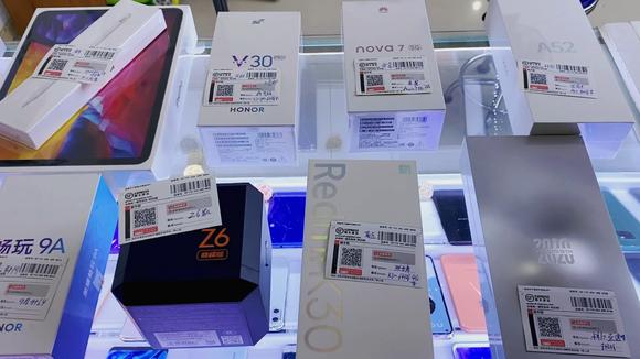 华为手机持续涨价,看看手机批发市场 价格优势还大不大!