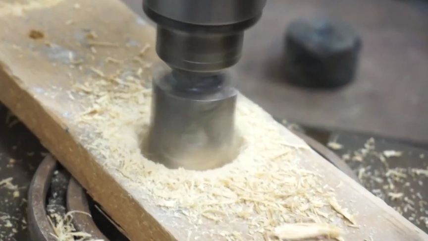 牛人造了个多功能神器,能拧螺丝还能扩孔,这创意真是个天才