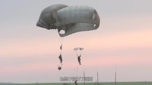 小伙高空跳伞失误,半空降落伞被撞,镜头记录堕落过程!