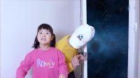 小女孩和爷爷穿越海底世界,还有星空探险.mp4