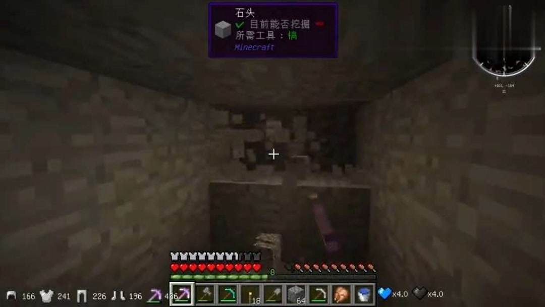 我的世界:钻石和绿宝石多的可怕,走几步就能挖到!