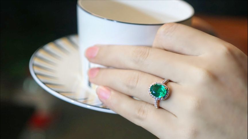 【镶嵌工艺】--分享一枚经典椭圆祖母绿戒指的生产过程