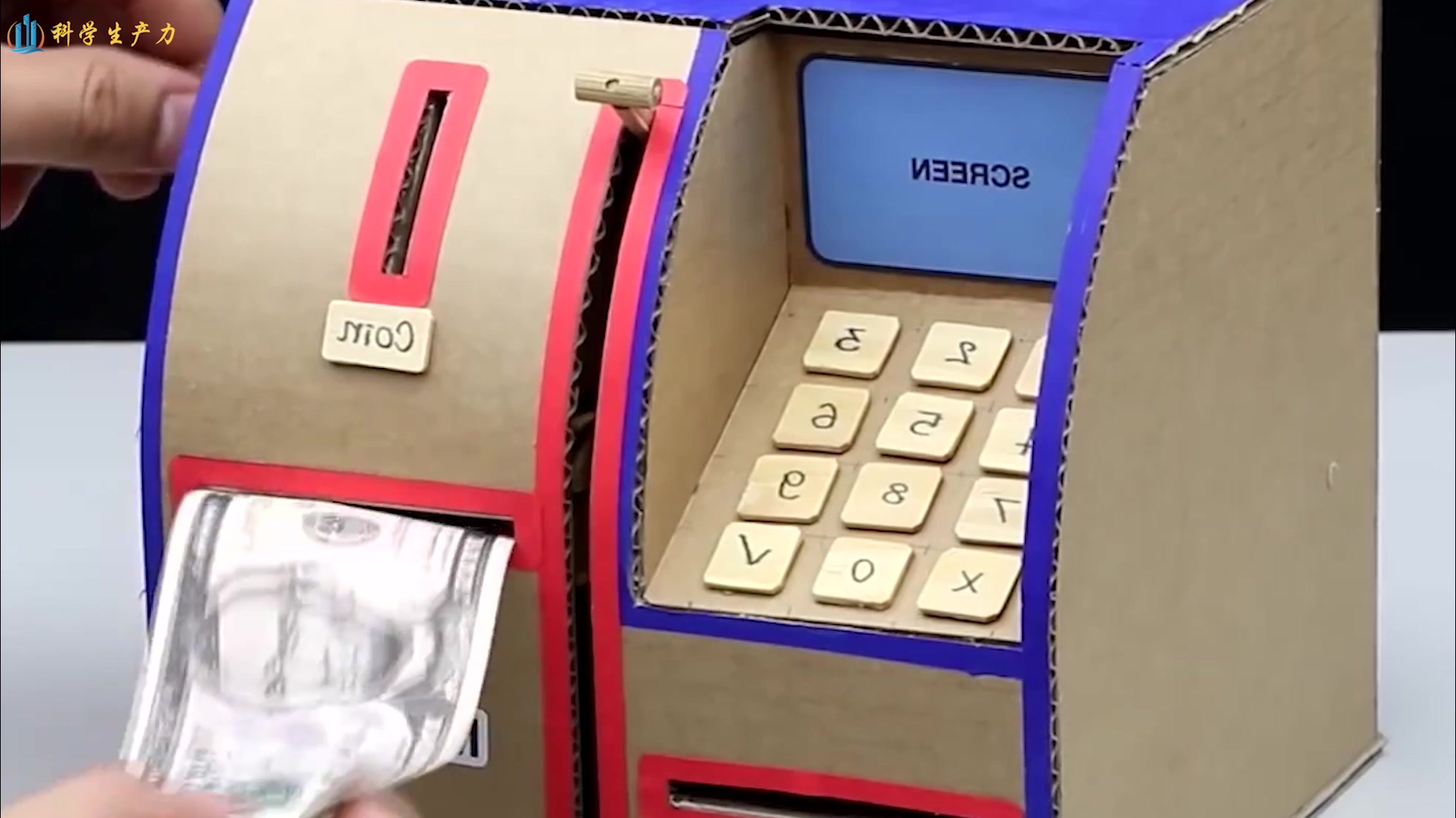 趣味手工!牛人用纸板自制游戏机,网友:我能玩一整天