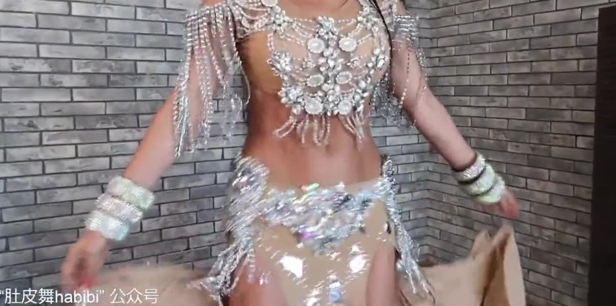 国外东方舞大师 精彩肚皮舞表演- RAKASNI AIWA