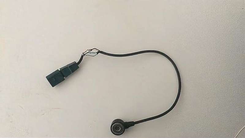 修理工没活干,找个发动机爆震传感器玩一下