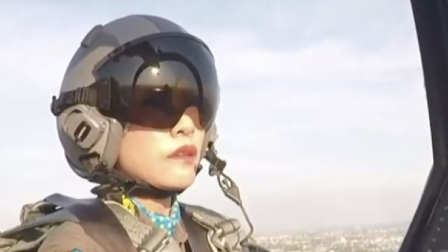 泰国贵妃“试图和王后平起平坐” 泰王撤除其王室头衔