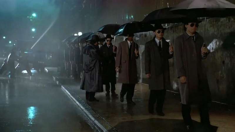 男子模仿电影桥段求美女原谅,把整个剧组都搬过来了,天秀