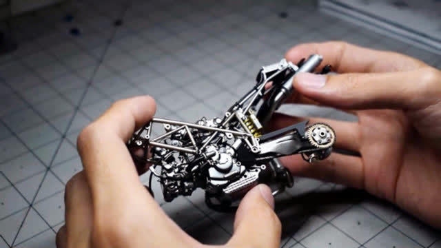 拼装田宫杜卡迪916模型第一部分,这可不是有手就行的