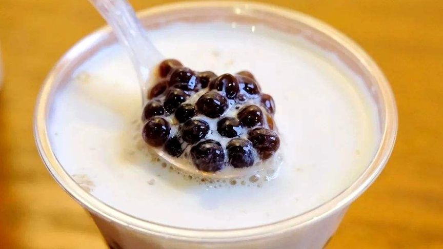 奶茶里的椰果珍珠,是用什么制作出来的?吃了这么多年终于明白了