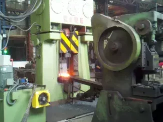 2吨数控模锻锤程控全液压锻造设备锻造手工工具的过程