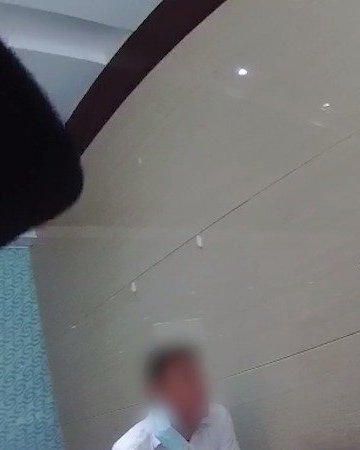 【天上掉下3万亿,你信吗?]】近日,上海一名老人接到电话称,现有一个3...