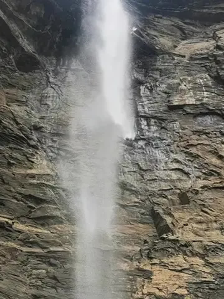 ...推荐一个在马路边上的瀑布贵州纳雍吊水瀑布!PS:比较适合体力不好...