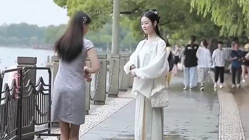 当穿汉服的遇见穿旗袍的,各个年代不一样的美,你喜欢哪一种风格