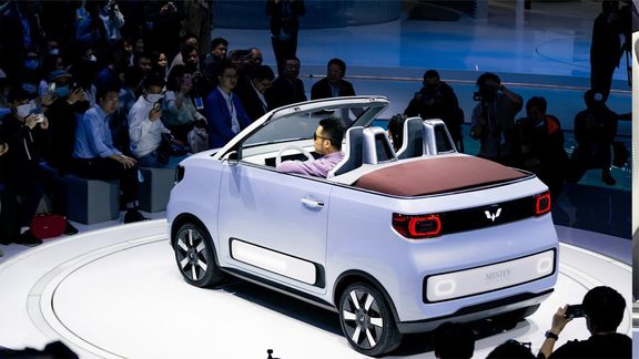 上海车展:五菱宏光MINI敞篷现身!网友:伤害性不大,侮辱性极高