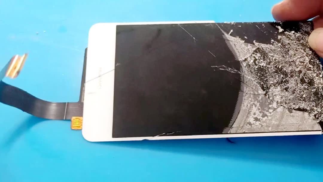 华为手机单换外屏,分离一半时成这个样子,难道要翻车