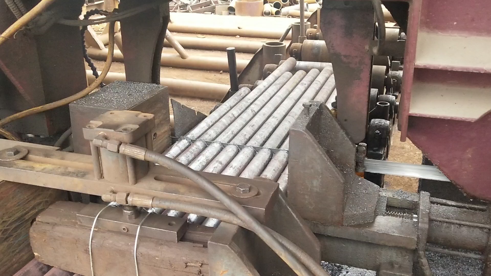 小口径热轧无缝钢管定尺下料