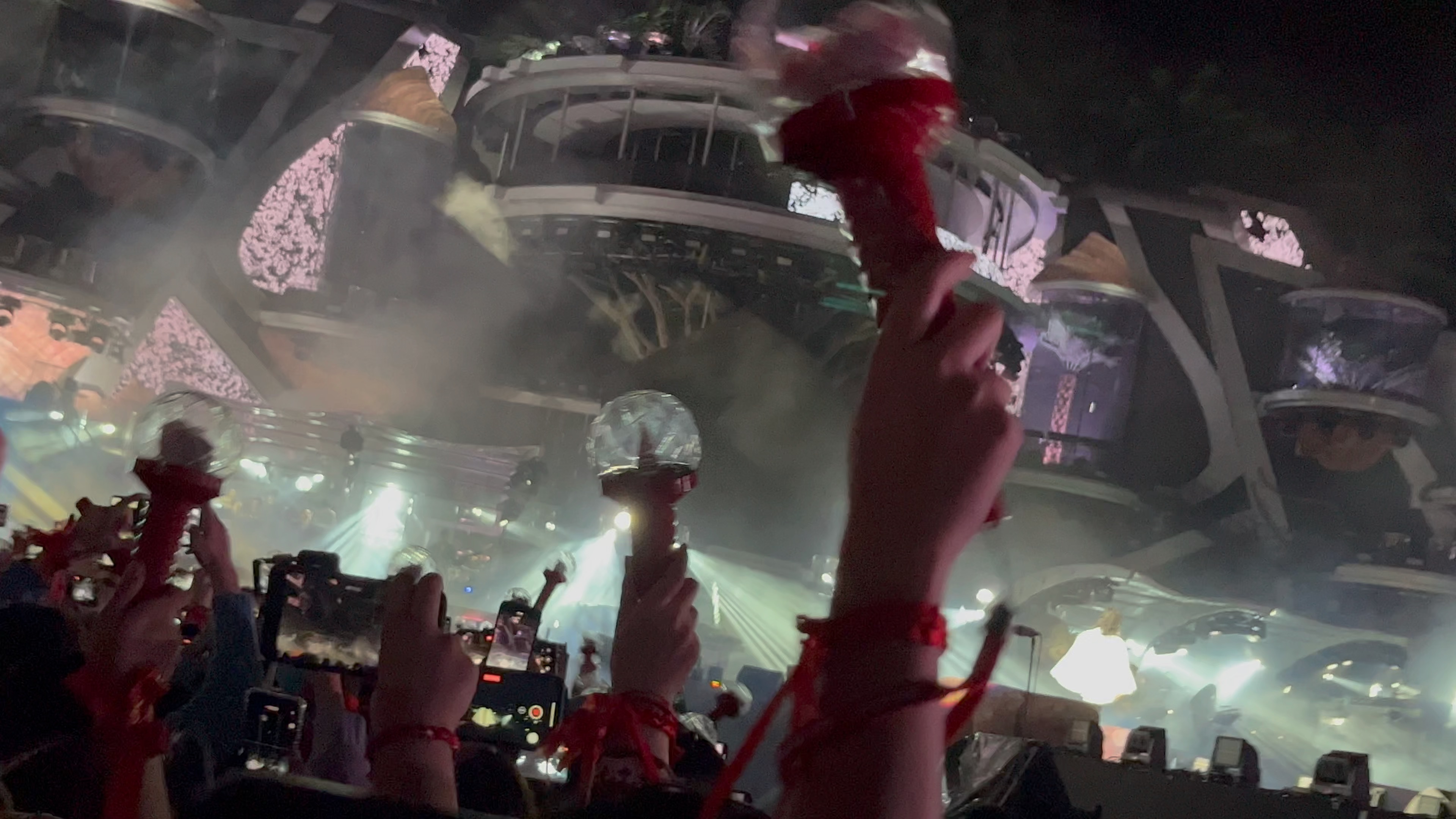 2021.11.28 华晨宇火星演唱会 黑白艺术家 首唱新歌