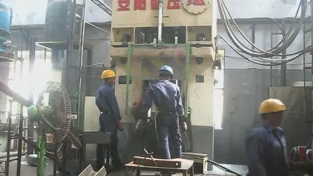 用什么设备生产可以提高汽车锻件的质量锻锤数控模锻锤程控电液锤