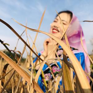 布依族芳芳 