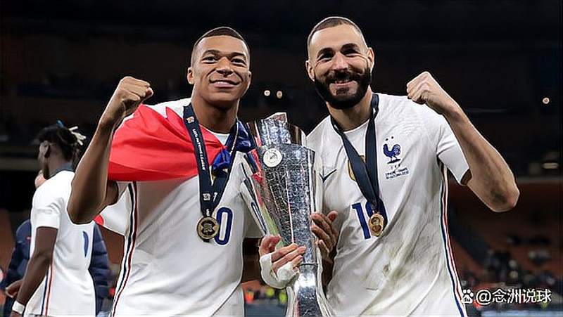 法国公布世界杯25人名单:本泽马姆巴佩领衔!皇马中场双星在列
