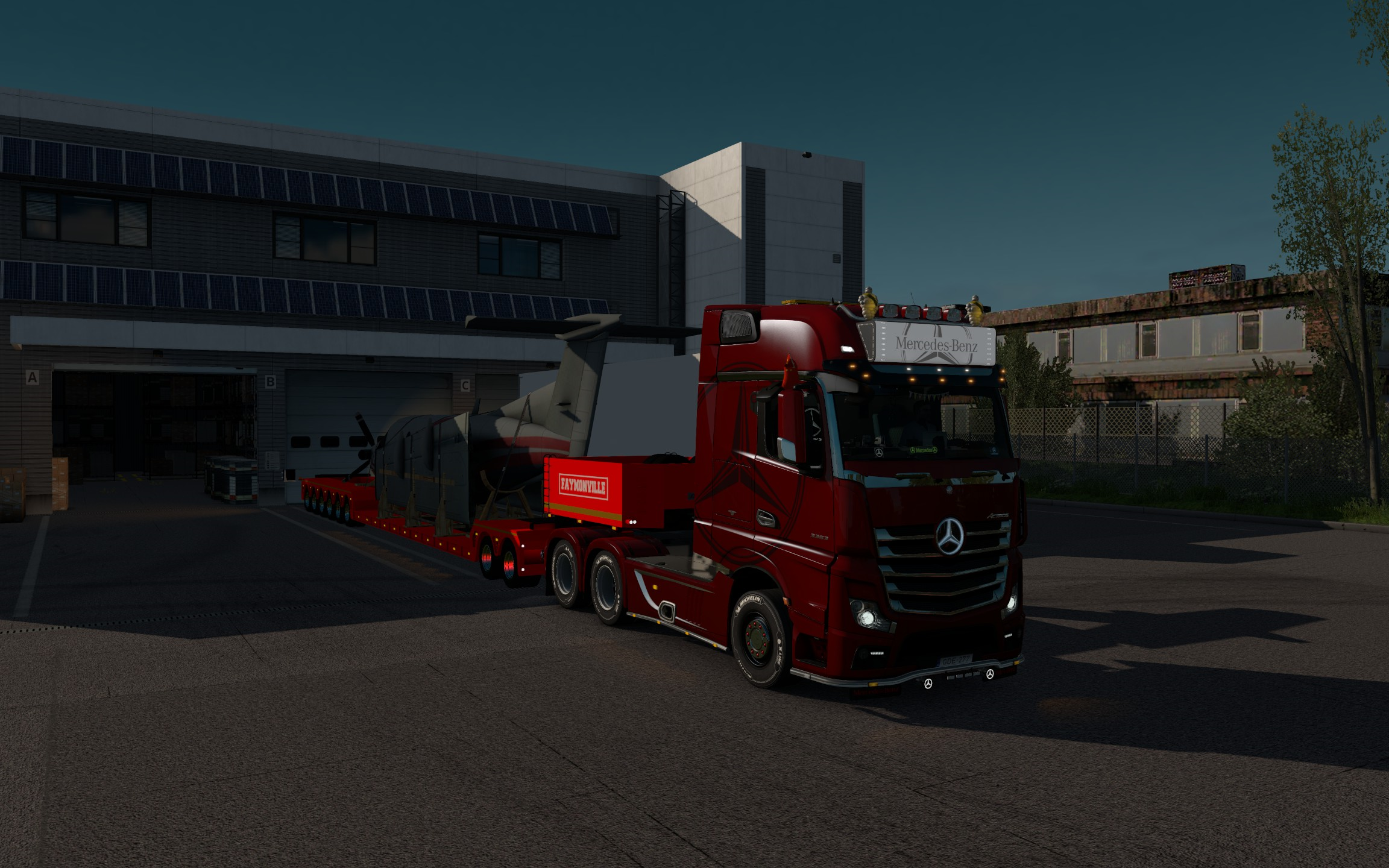 【欧洲卡车模拟2】驾驶625匹马力的奔驰运输博物馆的飞机展品